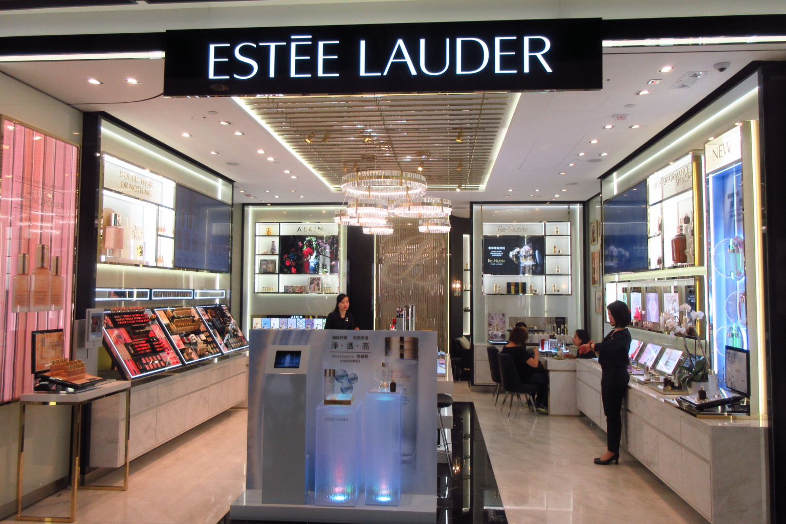 AI Innovation: Estée Lauder and Microsoft's Pioneering Venture